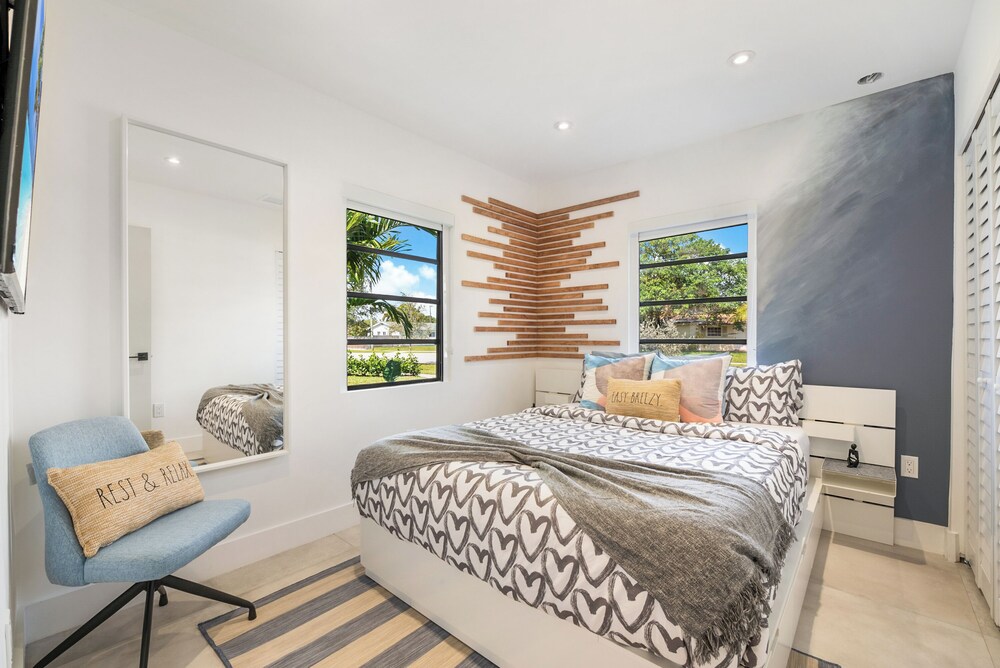 Luhos House 5BR Heated Pool Basketball Pool table - Cutler Bay | Vrbo