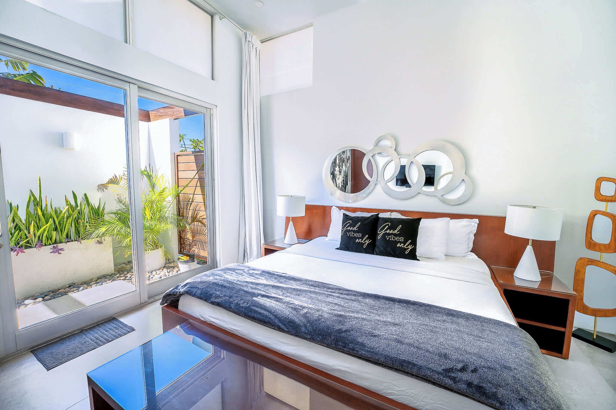 Villa, várias camas, acesso à piscina, vista para o oceano (Beachside Villa 8) | 2 quartos, com decoração personalizada, com mobília individualizada 