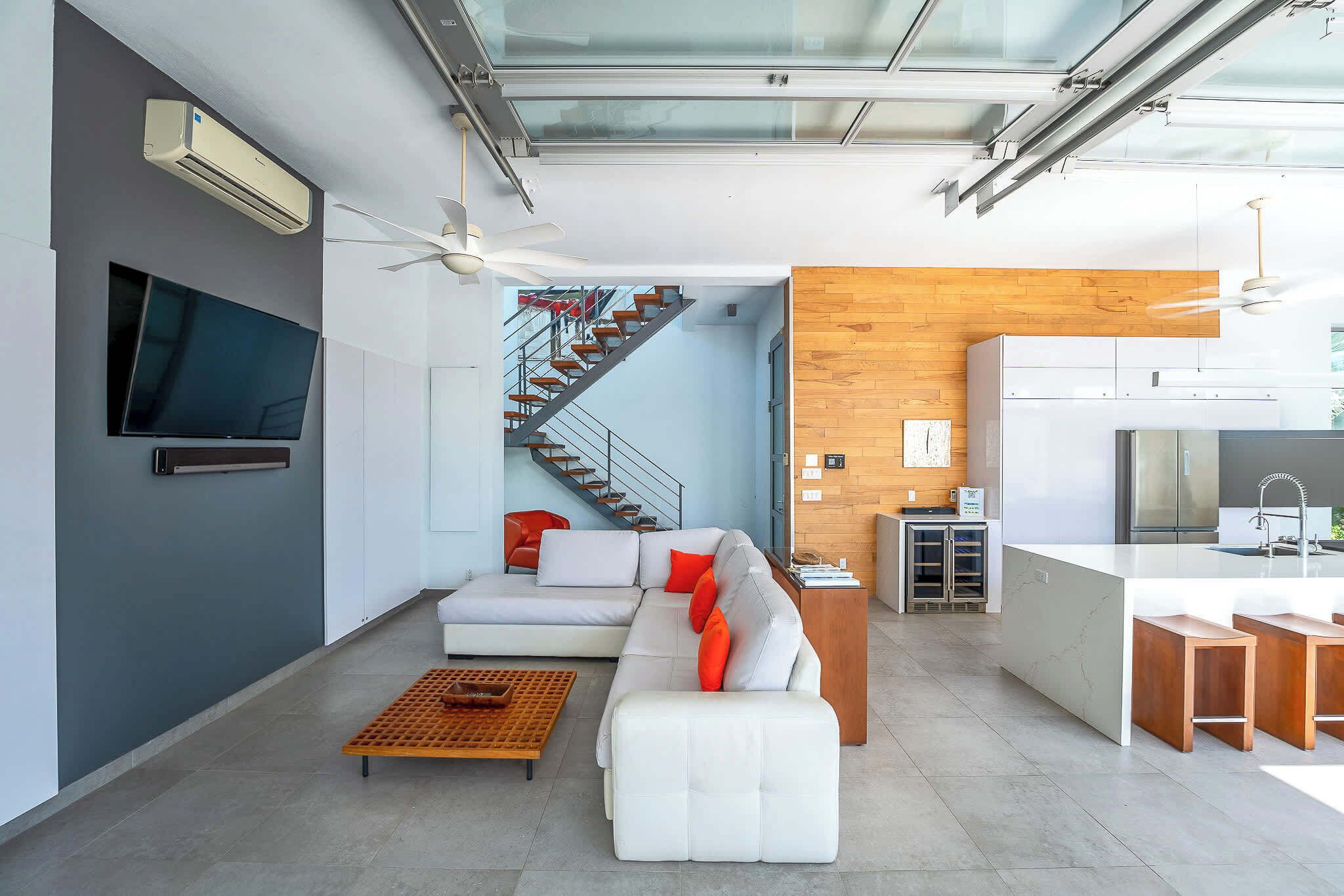 Villa, várias camas, acesso à piscina, vista para o oceano (Oceanview Villa 1) | Sala de estar | Base para leitor de MP3 