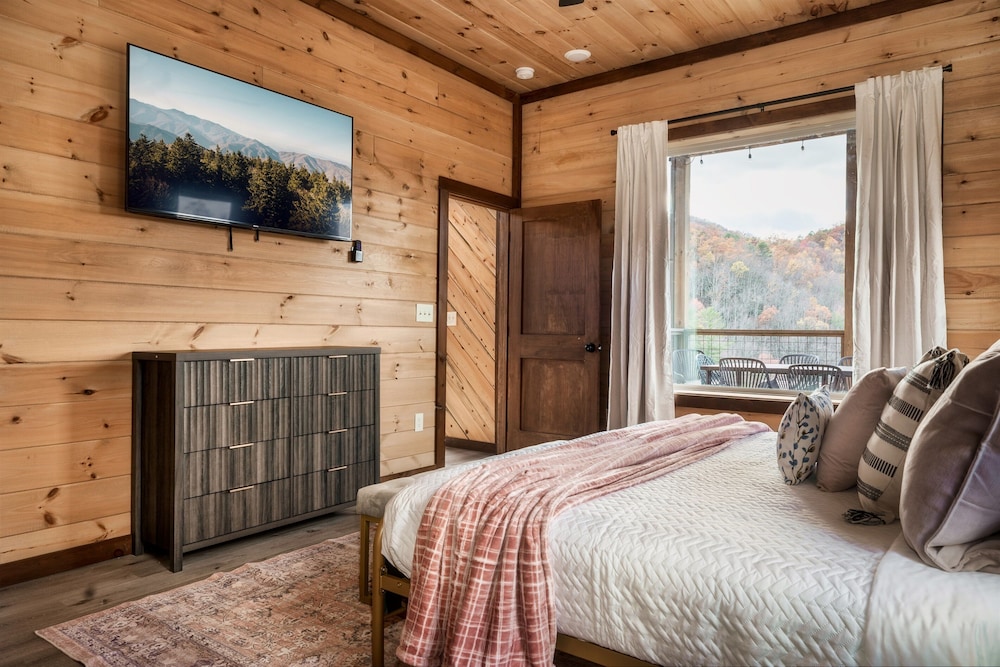Smoky Mtn -GameRoom,Firepit,HeatedPool,Theater&BBQ - Pigeon Forge | Vrbo