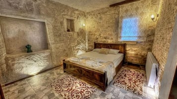 Quarto Duplo Económico | Roupa de alta qualidade, minibar