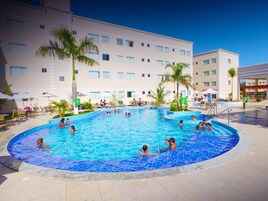 2 piscinas interiores, 2 piscinas exteriores 