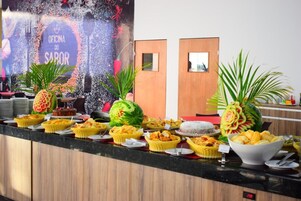 Buffet de pequeno-almoço