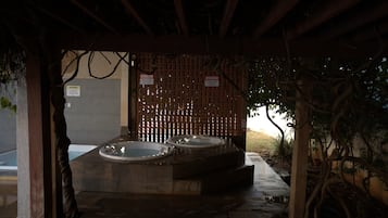 Banheira de hidromassagem exterior