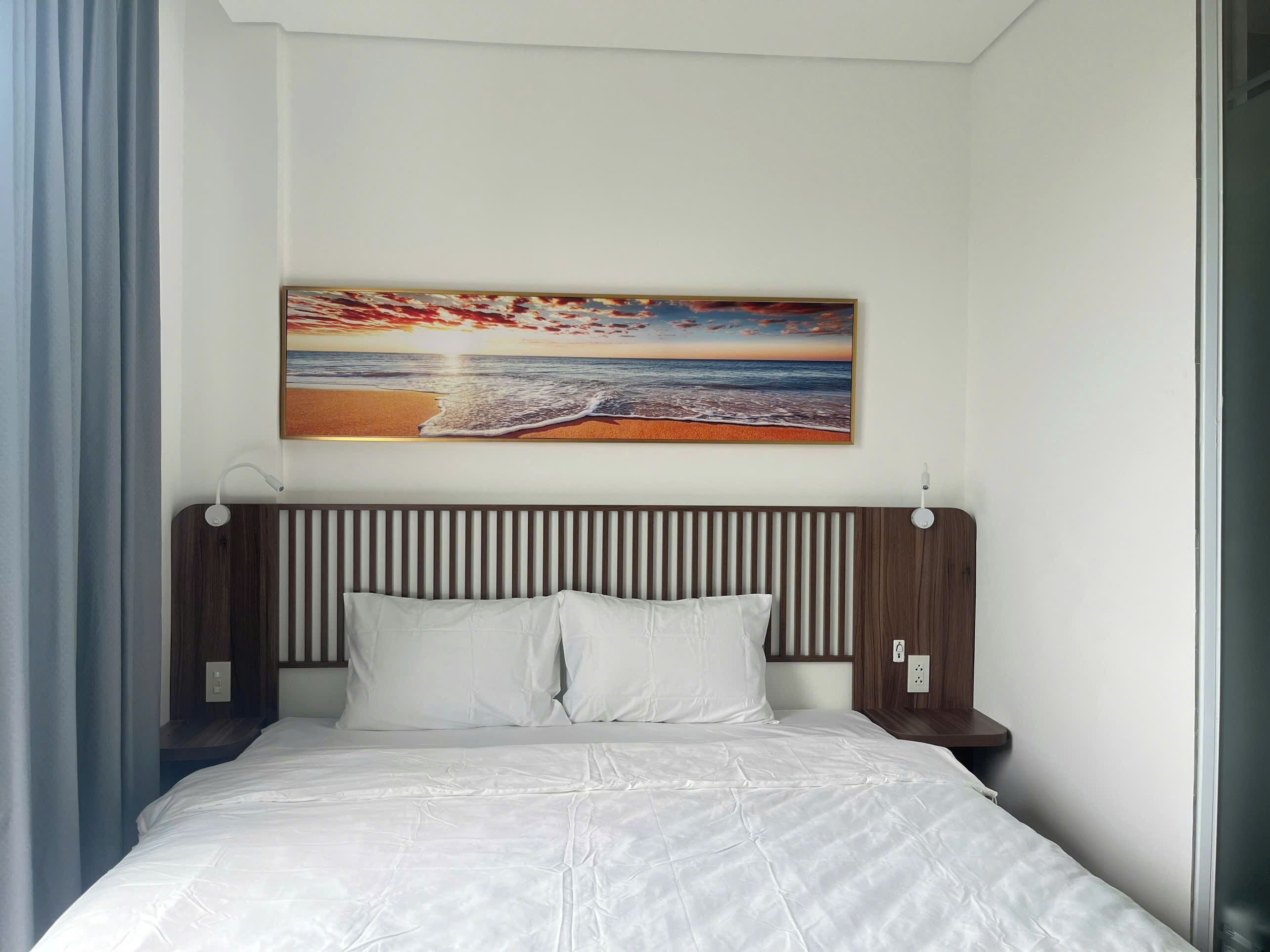 Quarto Duplo Standard, vista para o jardim | Secretária, secretária adequada para computadores portáteis 