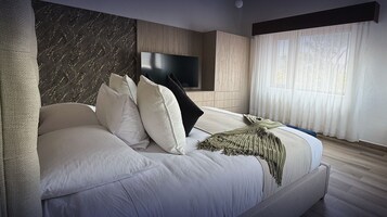Quarto luxo, 1 cama King | 1 quarto, cofres nos quartos, escrivaninha, cortinas blackout