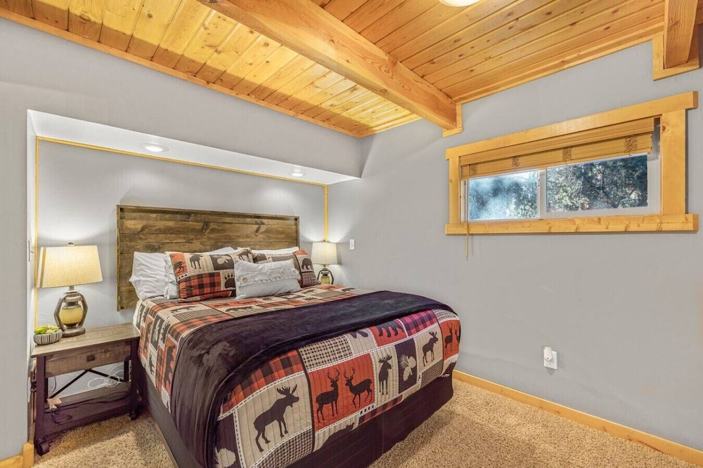 Targhee Cottage-Cheerful 3bedroom cabin w/ hot tub - Fremont County | Vrbo