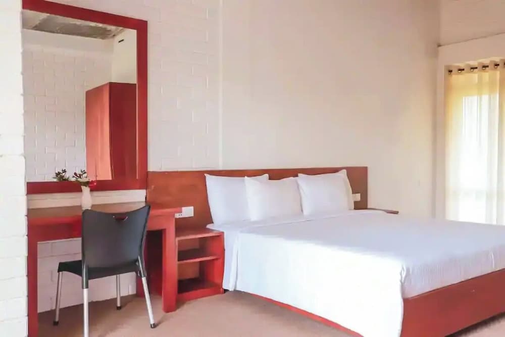 4-bedroom bungalow in charming Nuwaraeliya with WiFi access - Labukele ...