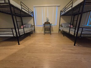 Dormitório Partilhado, apenas para homens | Com mobília individualizada, ferro/tábua de engomar, Wi-fi grátis