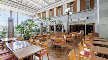 4 restaurantes, pequenos-almoços servidos, cozinha japonesa