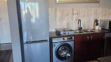 Apartamento, 2 quartos, varanda, vista para o lago | Interior