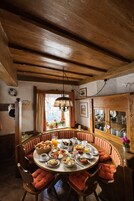 Café da manhã com buffet grátis todos os dias