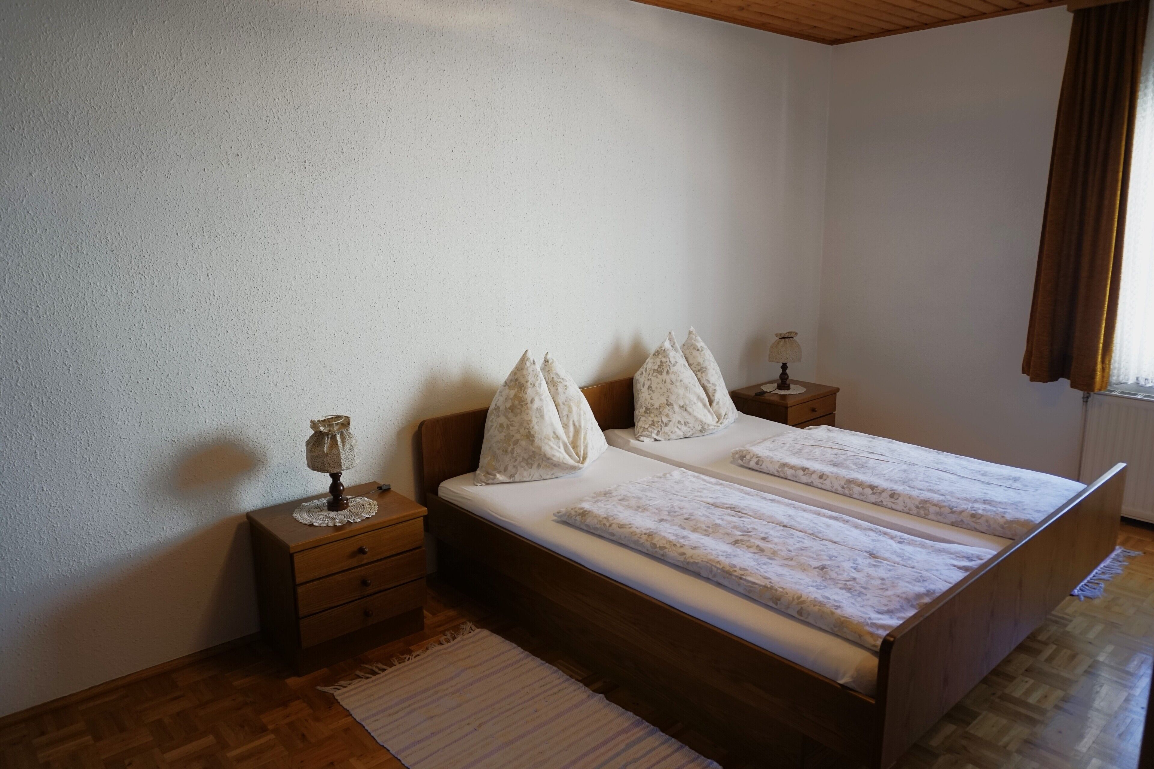 Secretária adequada para computadores portáteis, Wi-fi grátis 