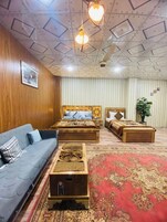 Quarto casal luxo | Quartos à prova de som, ferros/tábuas de passar roupa, Wi-Fi de cortesia