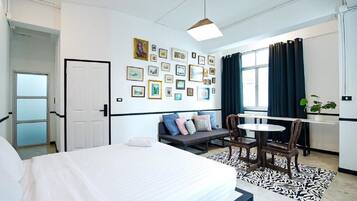 Suite-Estúdio Deluxe, Vista para a cidade | Wi-fi grátis, roupa de cama fornecida