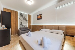 Quarto Standard, vista para o jardim | Secretária, cortinas/cortinados opacos, Wi-fi grátis