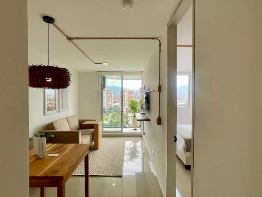 Estúdio luxo, sacada, vista para a cidade | Área de estar | Smart TV 45 polegadas com canais digitais