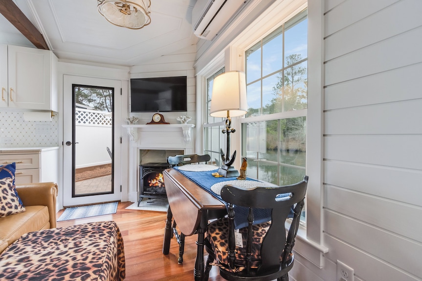 Charming Tiny Home In Rehoboth Beach With A Water View - Rehoboth Beach, DE