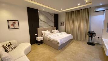 Apartamento Júnior, varanda, Vista para a cidade | 2 quartos, secretária, secretária adequada para computadores portáteis