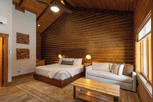 Quarto solteiro premium, 1 cama King e sofá-cama, para não fumantes, banheiro privativo | Roupas de cama premium, camas Tempur-Pedic, cofres nos quartos