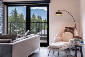 Penthouse Deluxe, varanda, vista para a montanha | Sala de estar