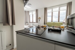 Estúdio luxo | Cozinha privada | Geladeira, micro-ondas, cooktop, lava-louças