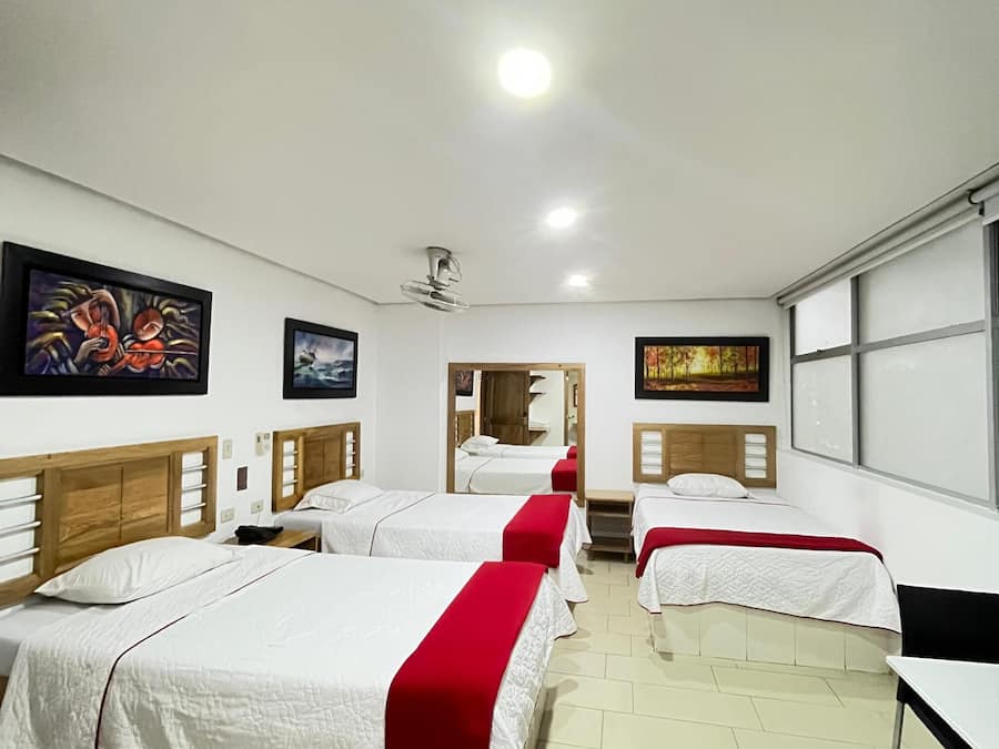 Quarto triplo | Espaço de trabalho para notebook, quartos à prova de som