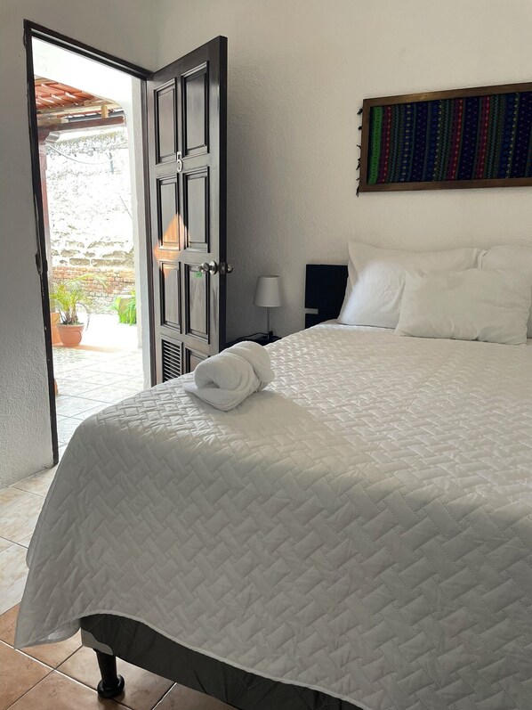 Quarto Comfort | Secretária, secretária adequada para computadores portáteis