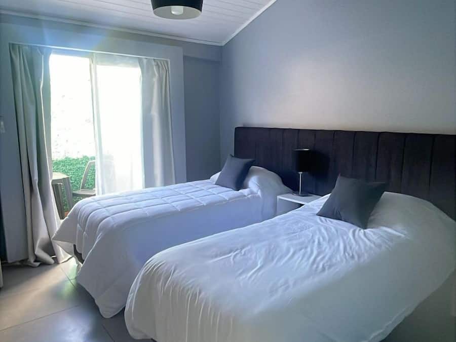 Quarto casal ou duplo luxo, vista para o jardim | Roupas de cama premium, edredons de pluma, camas Select Comfort