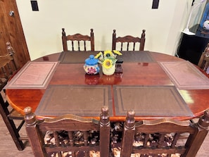 Apartamento Standard, 1 quarto, kitchenette, Vista para a cidade | Sala de jantar