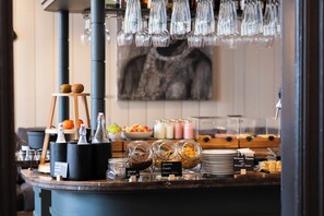 Café da manhã (EUR 22.50 por pessoa)