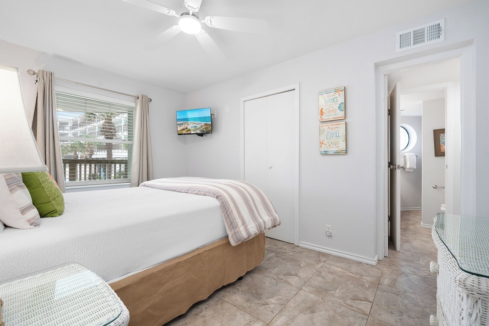 La Mirage Condo 130L Beachfront Condo Resort with Private Boardwalk to ...