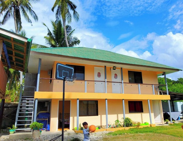 Jovillena Beach Resort Lobo Batangas - 