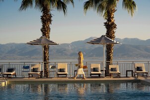 Piscina exterior sazonal 