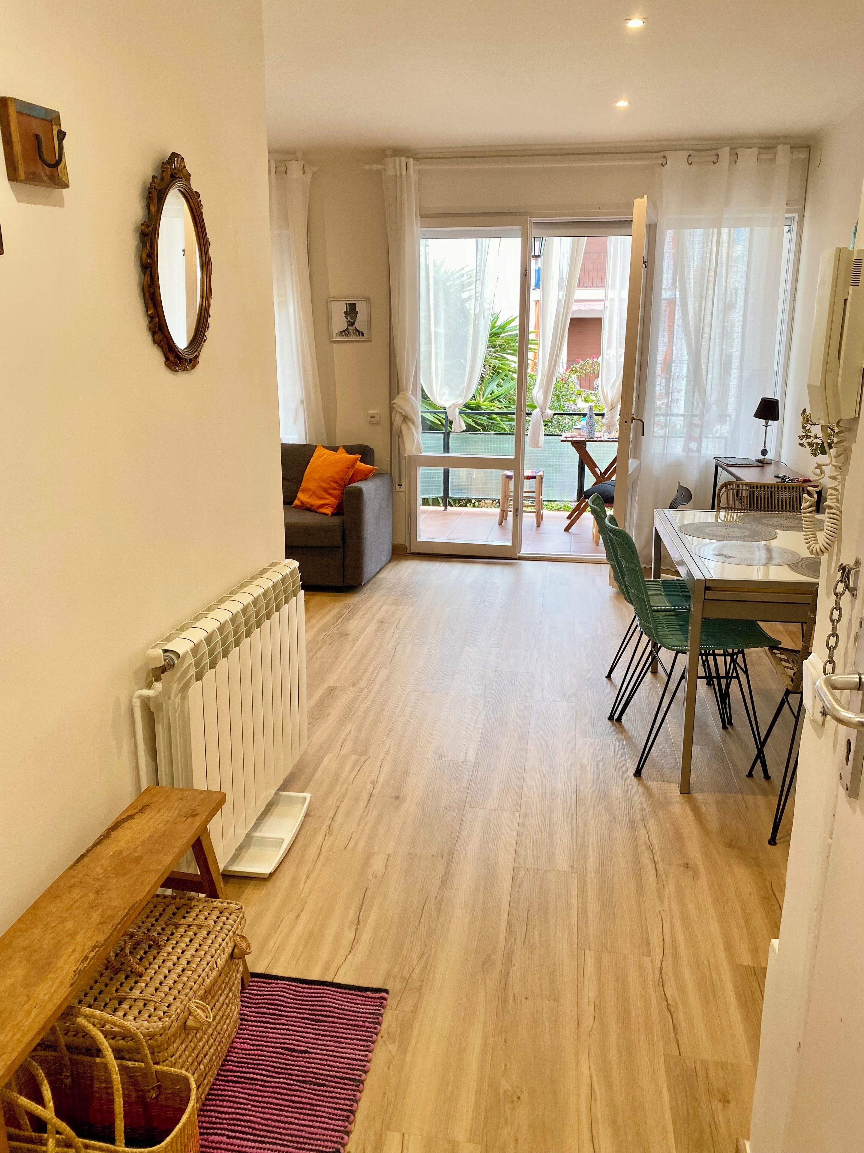 Seaside Apartment In Sitges: Steps From Beaches And Local Charm - Sitges