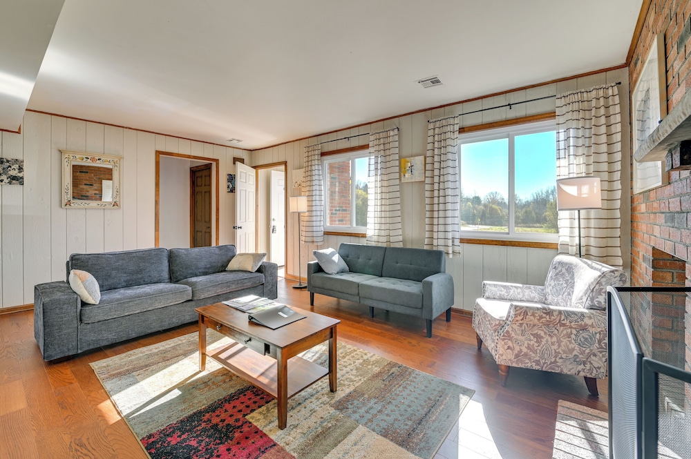 Quiet Catskill Getaway W/ Fire Pit - Near Hiking! - Catskill, NY