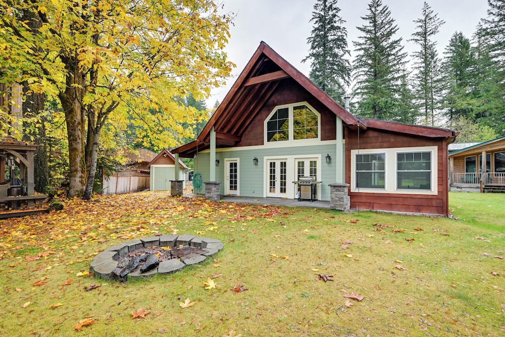 Hike, Fish & Swim: Packwood Home On Golf Course! - State of Washington