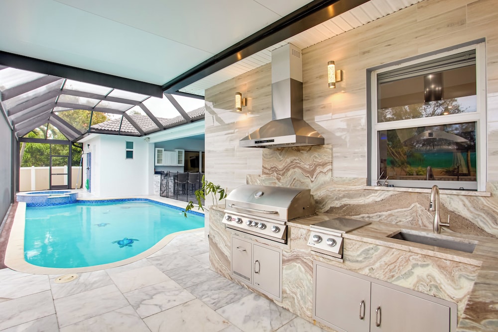 Outdoor Oasis: Family-friendly Cape Coral Home - Fort Myers, FL