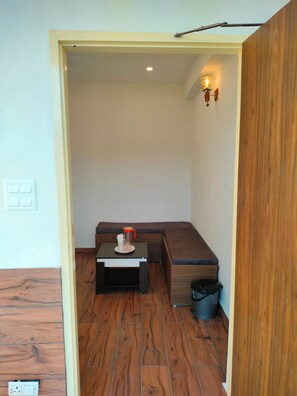 Quarto Duplo Deluxe, varanda, vista para o vale | Secretária adequada para computadores portáteis