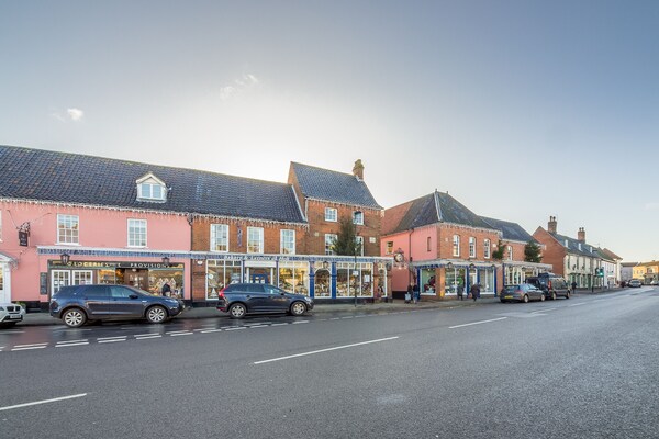 4 Railway Cottages, Holt, Norfolk - Blakeney