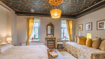 Quarto triplo superior | Wi-Fi de cortesia, roupa de cama