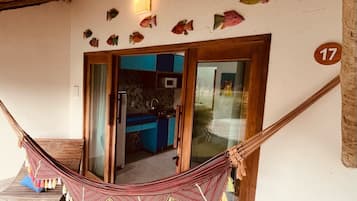 Suíte estúdio conforto, sacada, vista para o jardim | Wi-Fi de cortesia
