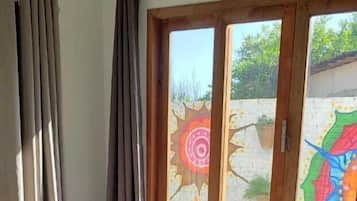 Suite-Estúdio Comfort, varanda, vista parcial para o mar | Sala de estar
