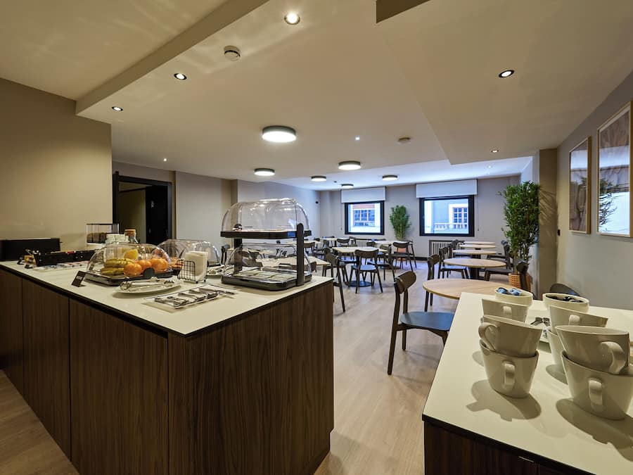 Pequeno-almoço tipo buffet diário (8.45 EUR por pessoa)