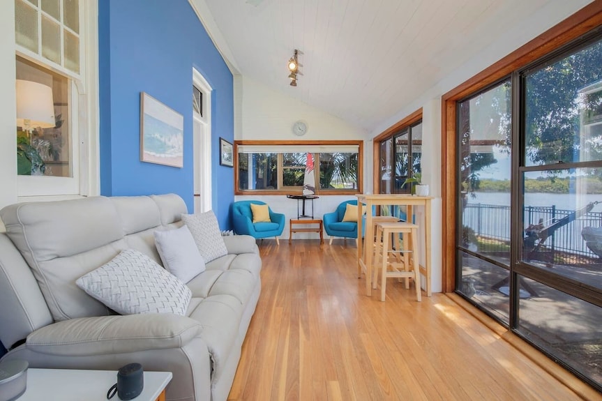 Ludford Lakefront And Beachside Retreat For Groups - Caves Beach