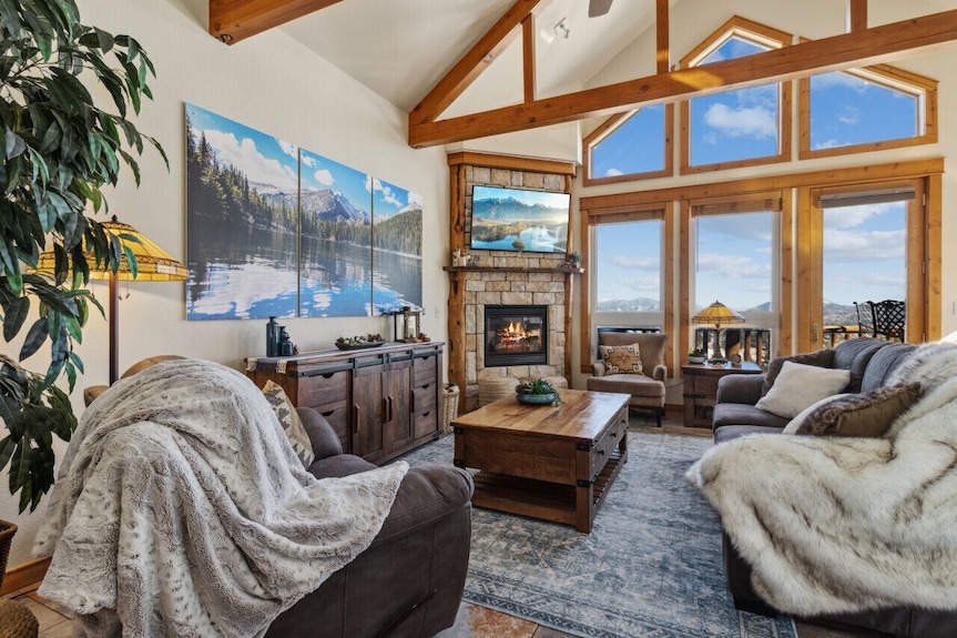 Alpine Haven - Mountain Views & Private Hot Tub - Estes Park, CO