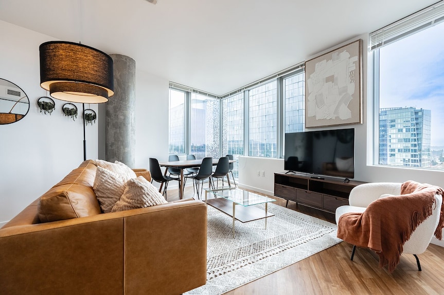 2br | Gym, Pool | Bellevue | Sophari Towers K - シアトル