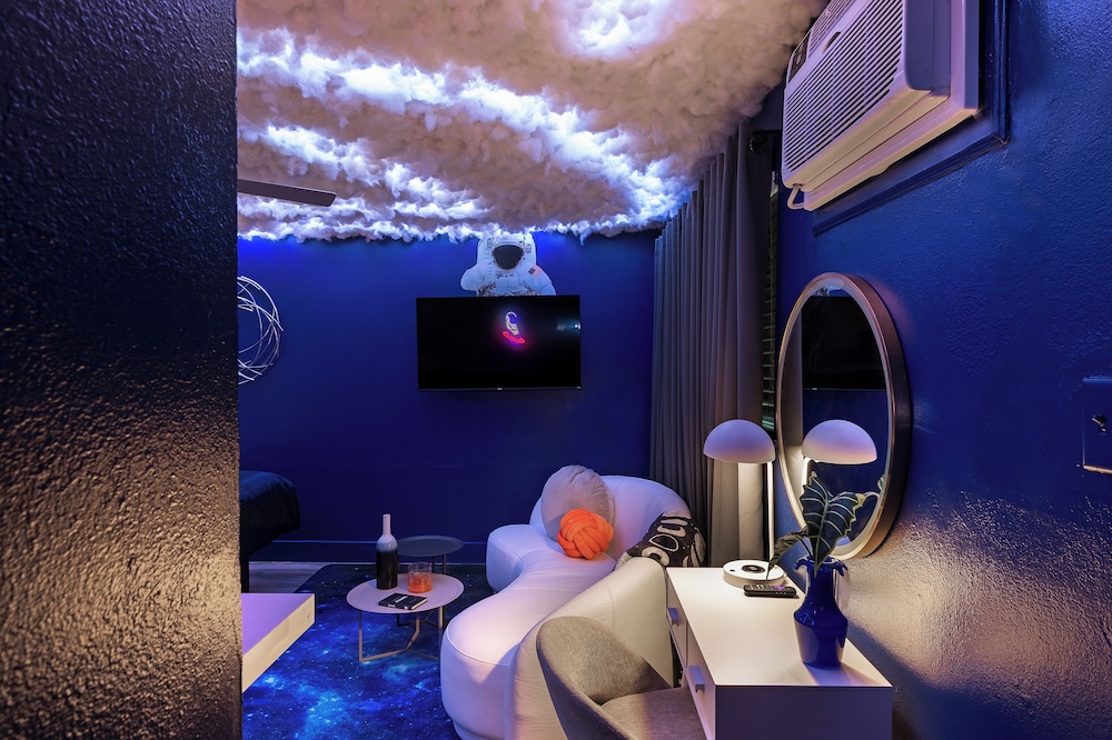 Montrose Moonbeam Space Studio! Medical Center 18 - Houston | Vrbo