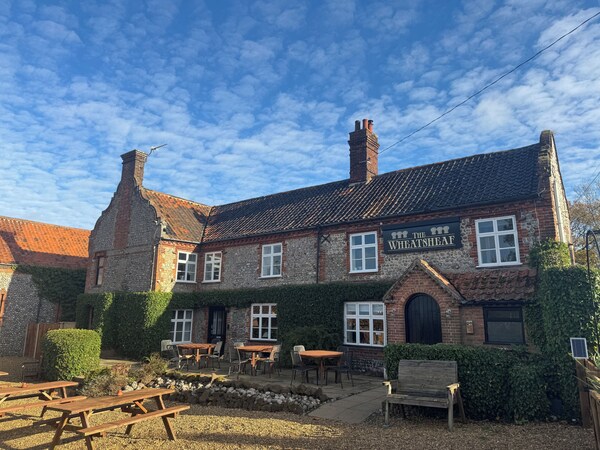 The Wheatsheaf Pub West Beckham - Norfolk