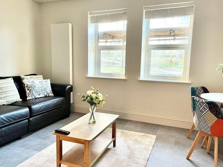 New And Spacious Apartment - Sleeps 5 - Bristol